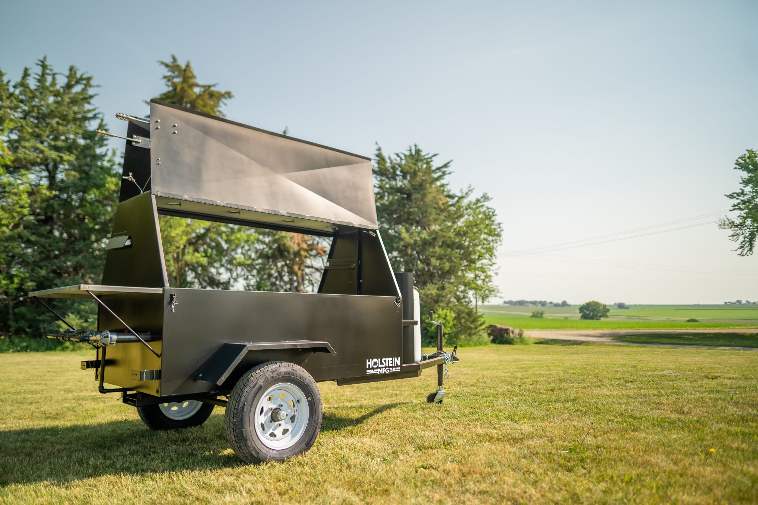 Model 7240G Towable Gas Grill | Holstein Mfg.
