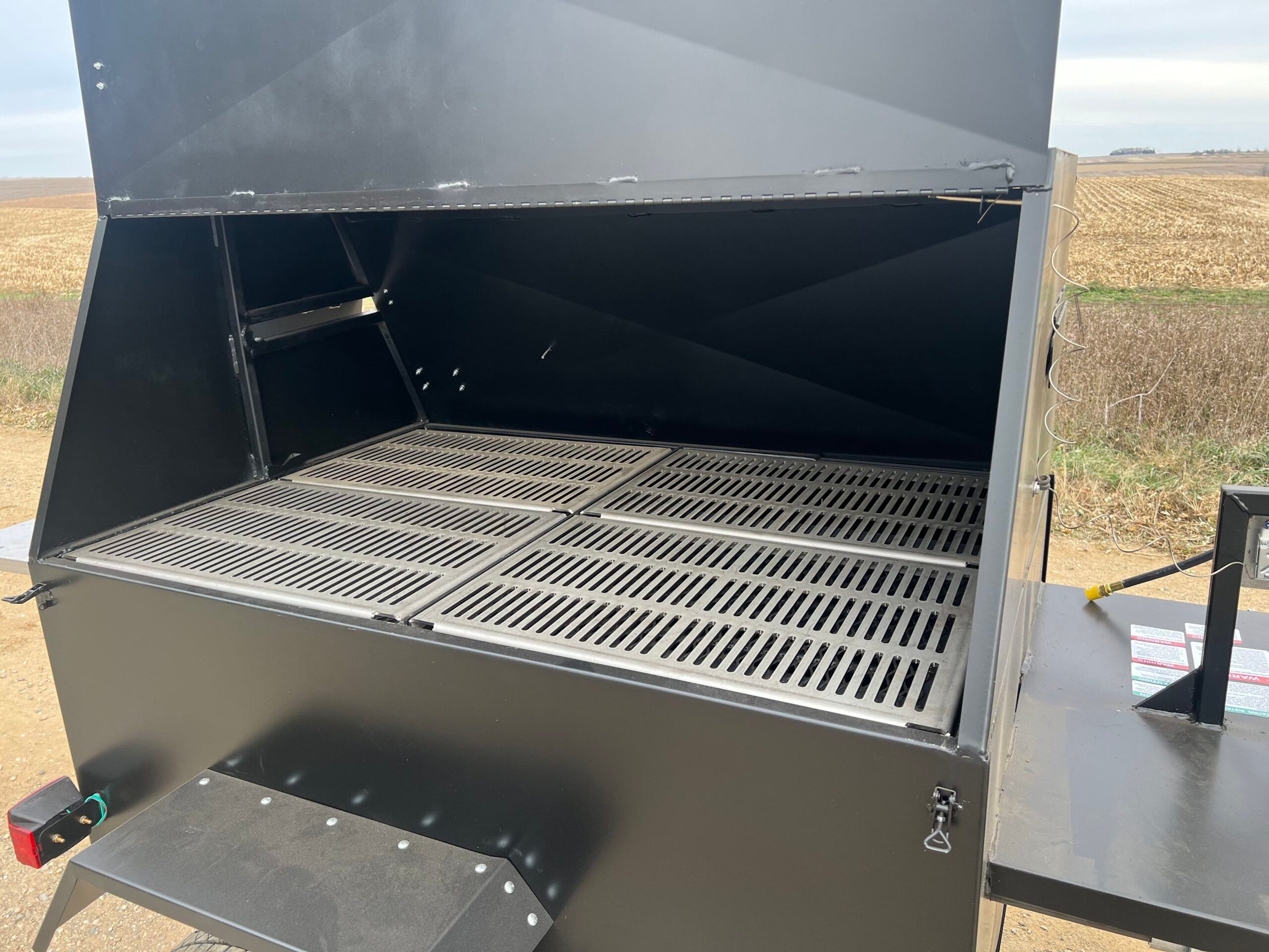 Model 6040G Towable Gas Grill | Holstein Mfg.