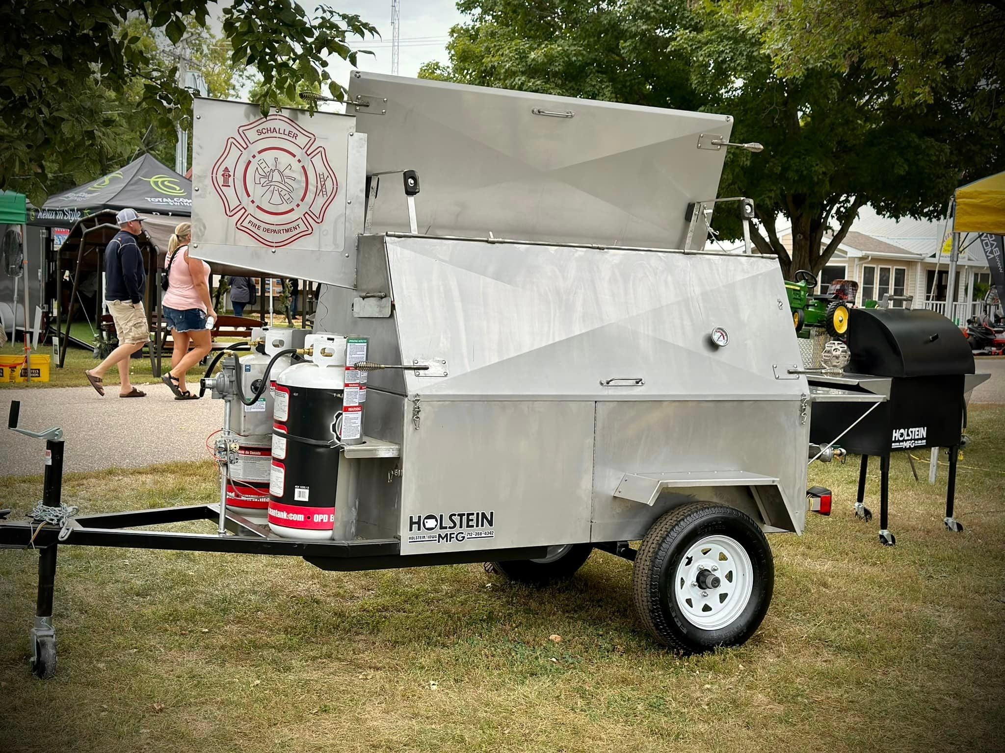 Model 7240GSS Towable Gas Grill – Stainless | Holstein Mfg.